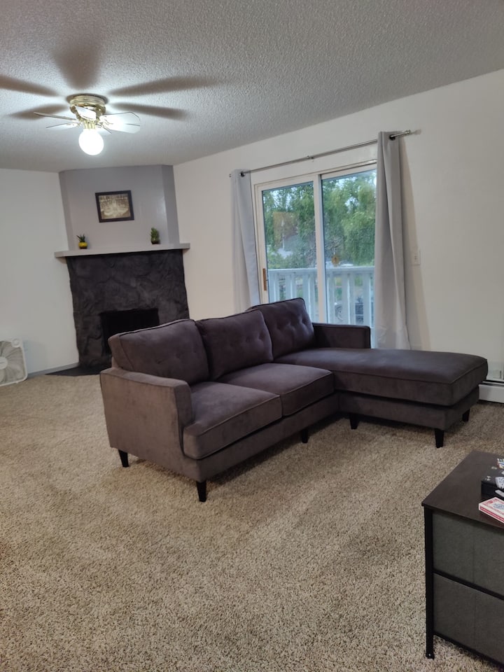 Top Level, Cozy Spot, In The Heart Of Anchorage - Anchorage, AK