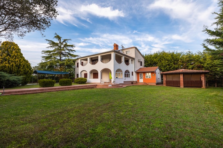Apartamento Villa Nera De Tres Habitaciones - Pula