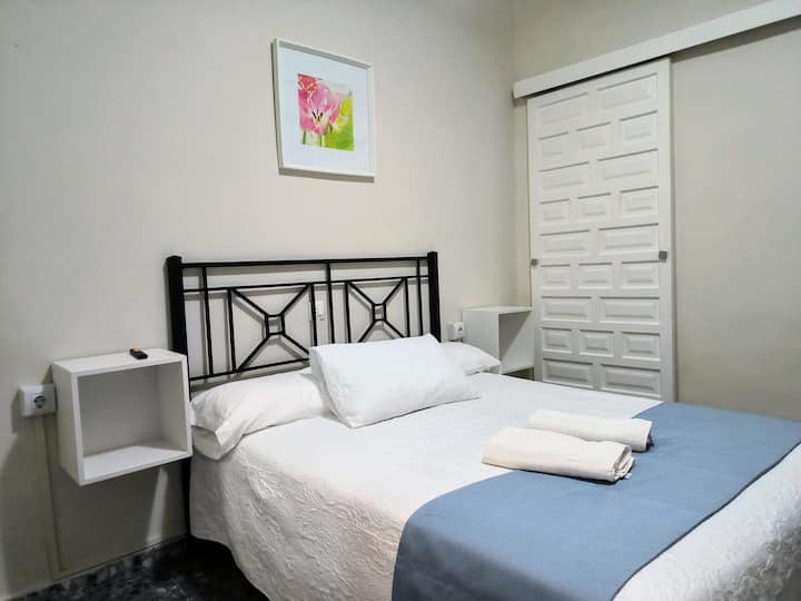 P.montilla - Matrimonial Básica Baño Privado - Sevilla