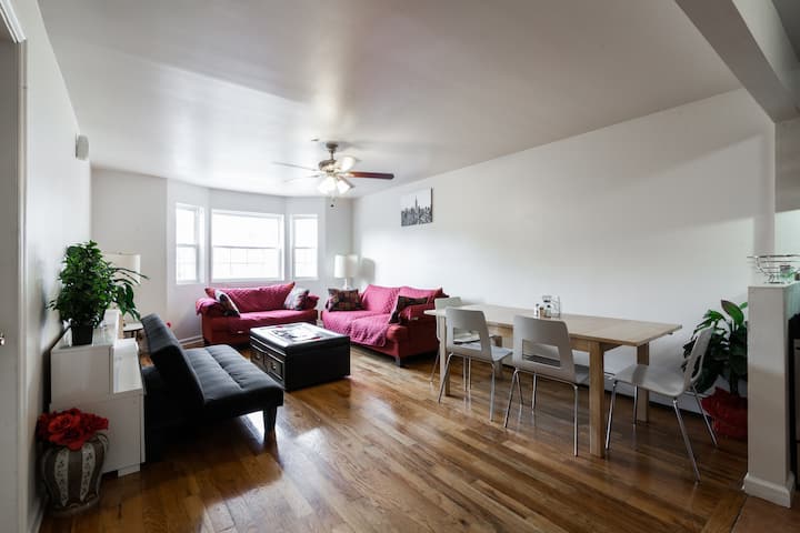 The Gray Room - Clean, Comfy & Close To The City