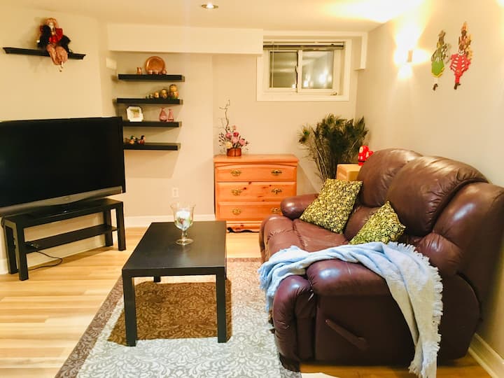 Beautiful Entire Basement Apartment In Upper Beach - Toronto