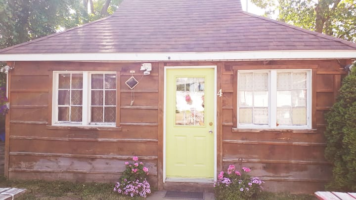 Cosy Cabin # 4 One Block To Beach - Grand Bend