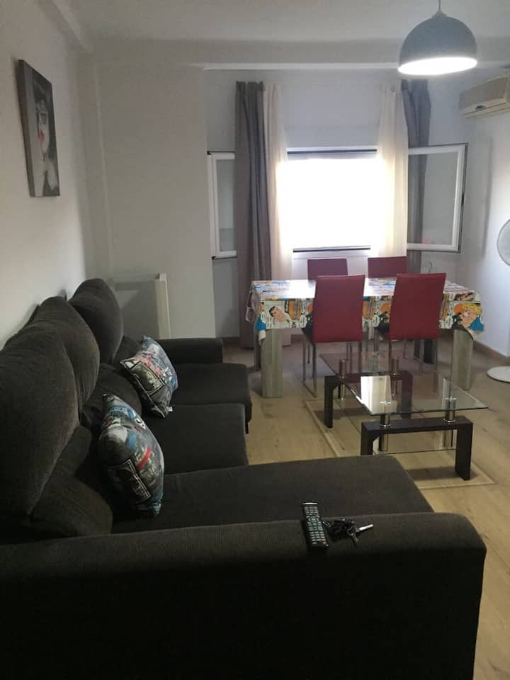 Tres Dormitorios De Matrimonio Apartamento Playa - Almería