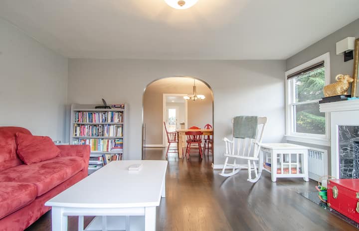 Sunny Craftsman Home In Fremont - Seattle, WA