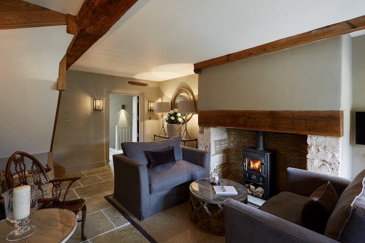 Stable Cottage, Southrop, Luxury Cotswold House - Burford
