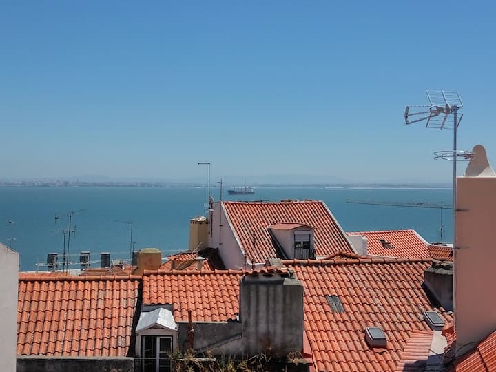 Alfama Terrasse - Vue Fantastique Sur La Rivière - Alfama