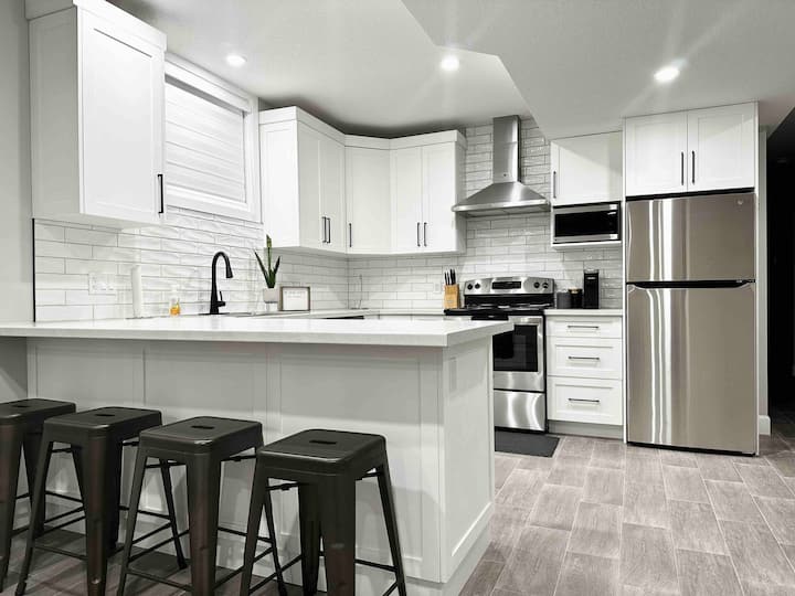 Empire Estate | Luxury | King Beds | Private | New - London, Ontario