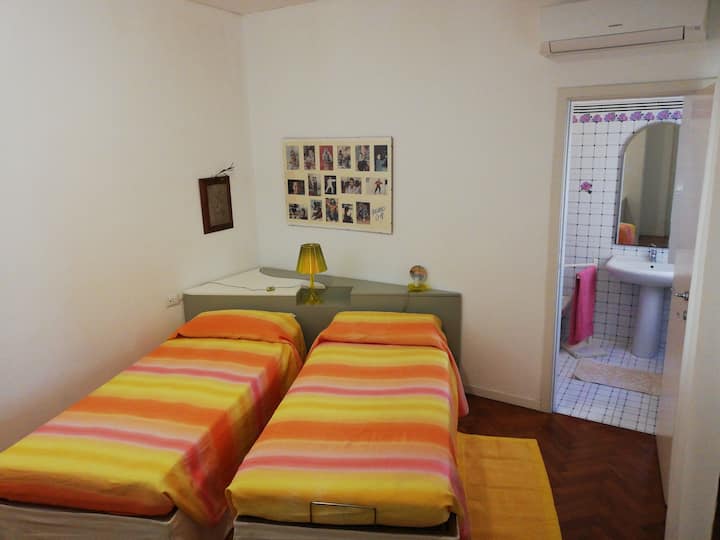Camera Privata Con Bagno Privato E A/c - Livorno