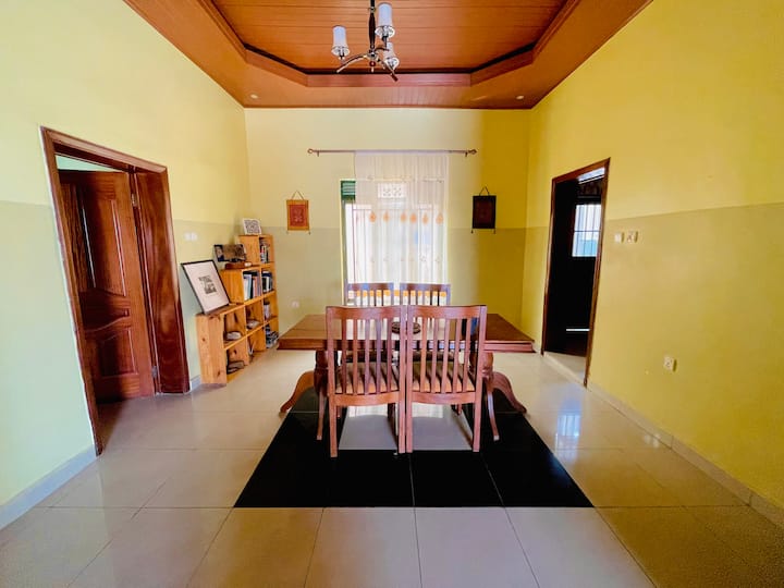 Lovely House W/ Fast Wifi, Sweet Dogs & Espresso! - Kigali