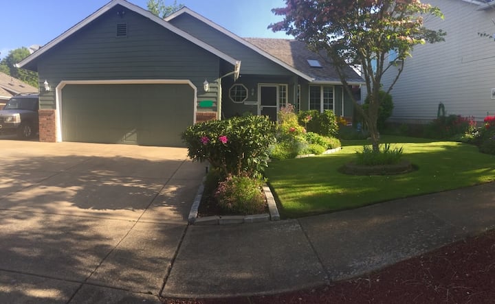 Beautiful 3bd 2bath Home. 15 Min Drive To Uofo. - Springfield, OR