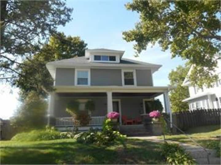 Remodeled Upstairs Apartment/gorgeous - Davenport, IA