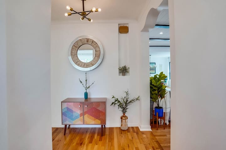 Renovated Bev Hills Adj Home - Great Location! - Los Angeles, CA