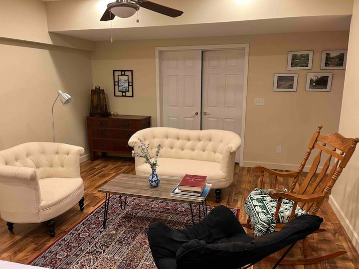 In-law Suite W Private Entrance; 2 Miles To Iu. - Bloomington, IN