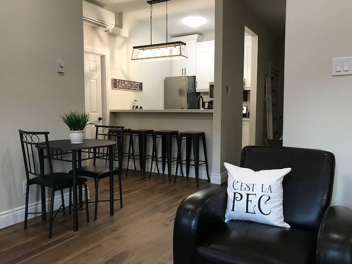 Main St. Farmhouse Loft Pec, In Heart Of Picton - Prince Edward