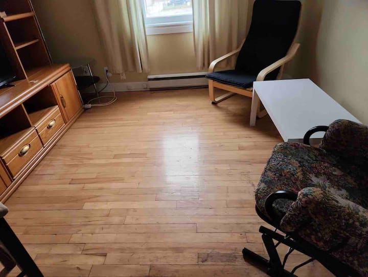 5 Mins To Olympic Pk +Free Pking +Fully Furnished - 