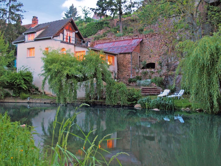2 Bed, 3 Bath Riverfront House In Burgundy - Semur-en-Auxois