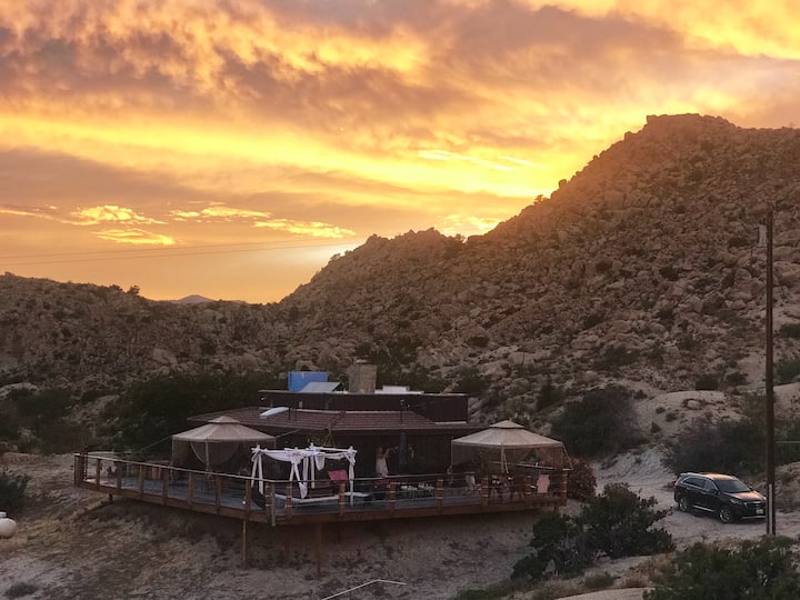 Secluded Boulder Estate - Starbeloved Temple Ranch - Yucca Valley, CA