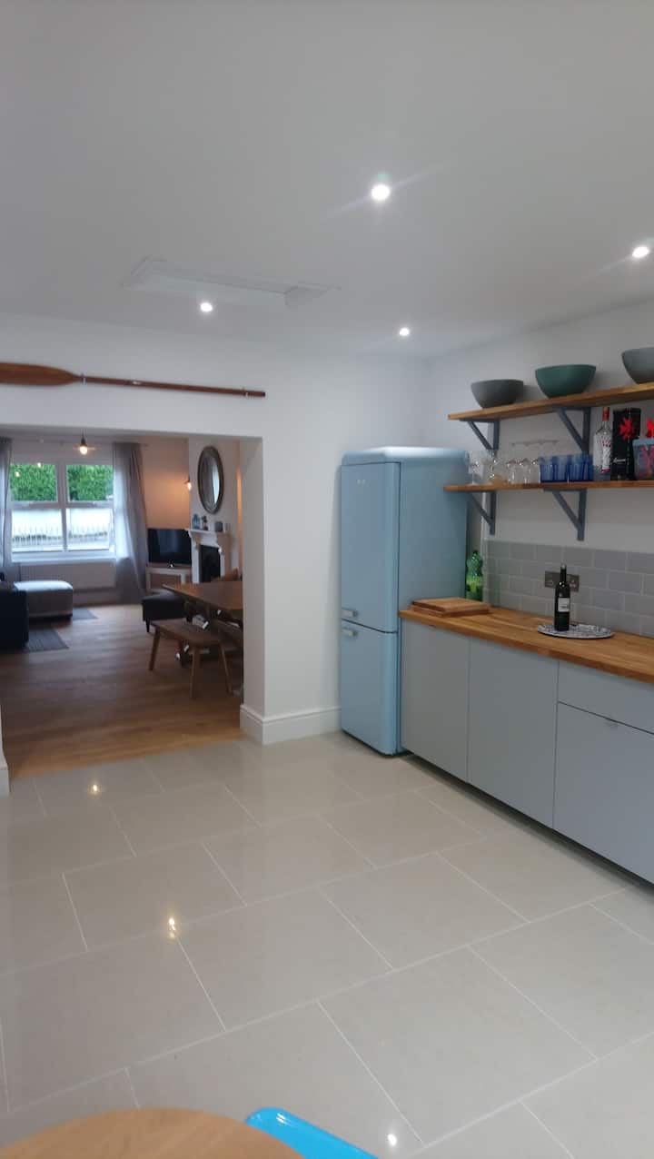 Wonderful Home In Tenby, Close To Beaches - Tenby