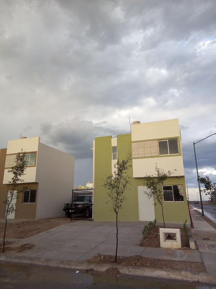 Amplia Y Cómoda Casa De Cinco Recámaras - Piedras Negras
