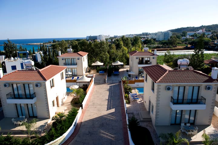 Private Villa & Swimming Pool - Protaras