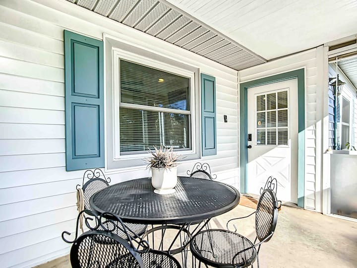 Quiet Riverside Cottage In Downtown Bonita Springs - Bonita Springs, FL