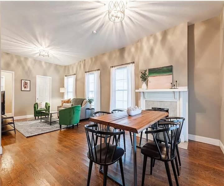 Spacious And Private Historic Westport  Wholehouse - Kansas City