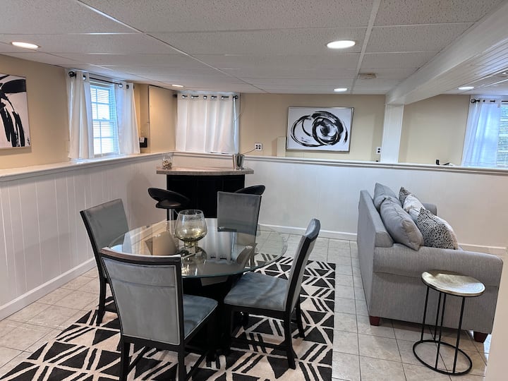 Lovely 2-bedroom Rental Unit With Free Parking - Salem