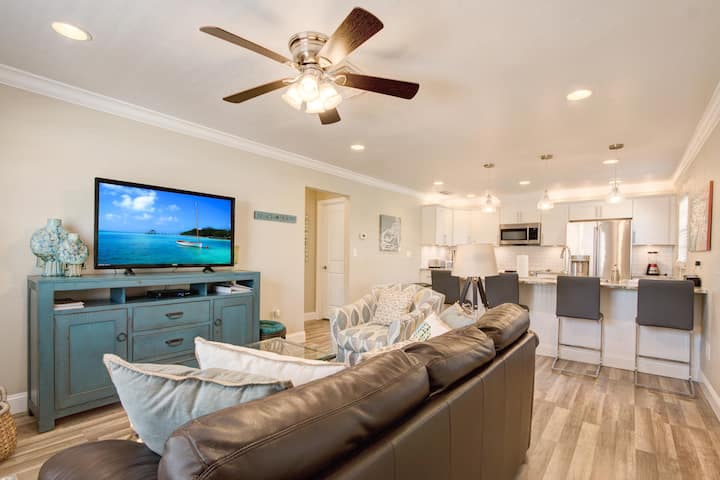 Close To Beach! 2 Bedroom 1 Bathroom Sleeps 6 - Indian Rocks Beach, FL