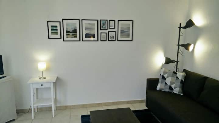 Golfe-juan: Quiet And Sunny Studio Next To The Sea - Vallauris