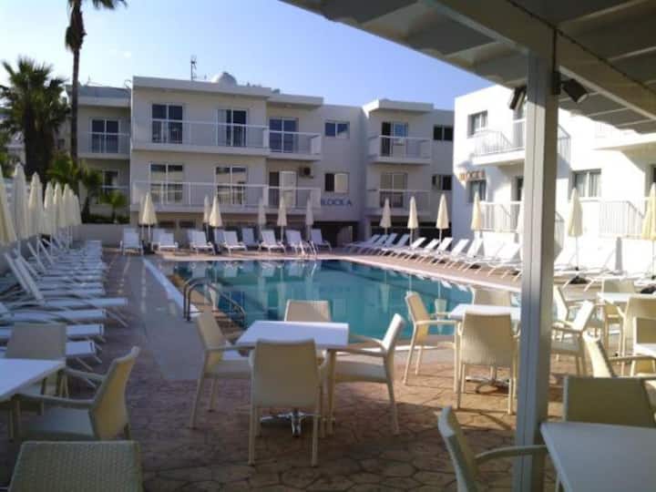 Apartment With Pool View - Ayia Napa