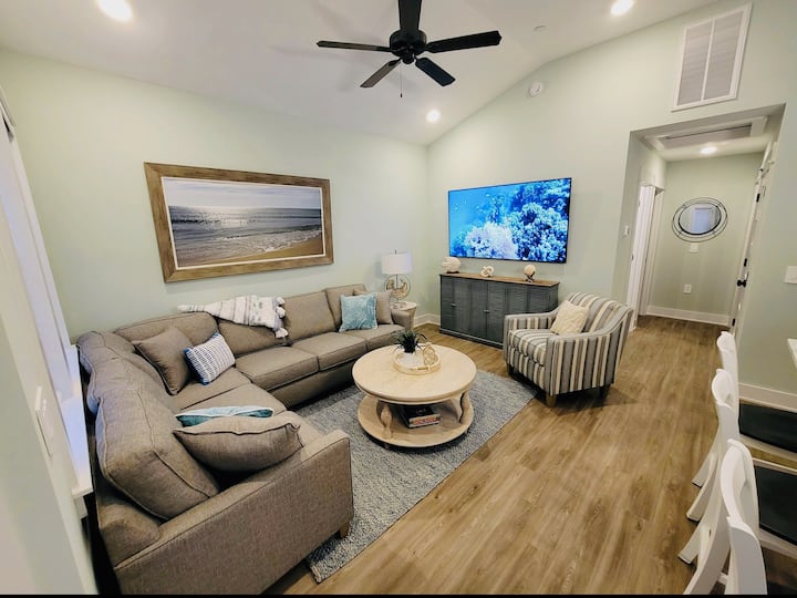 Whalehead Waves: New Condo - Steps To The Beach - Corolla, NC