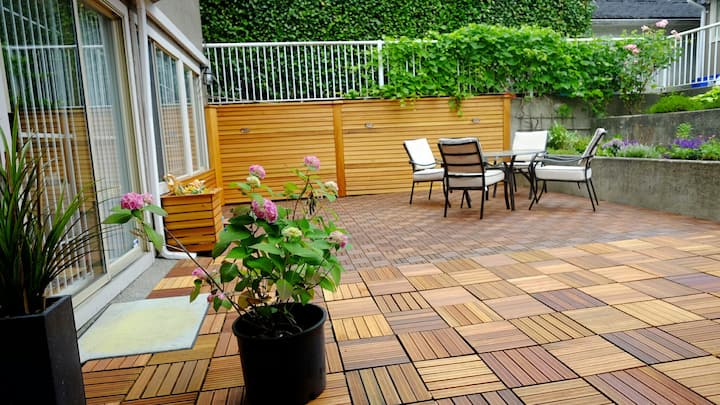 Big Beauty 2br+den W/patio+free Parking Near Dwtwn - Vancouver