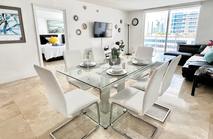 ★Amazing Condo In Brickell-bay & City View Parking - Miami, FL