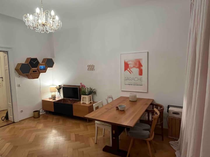 Wunderschöne 2 Zimmer Altbauwohnung In Bester Lage - Munich