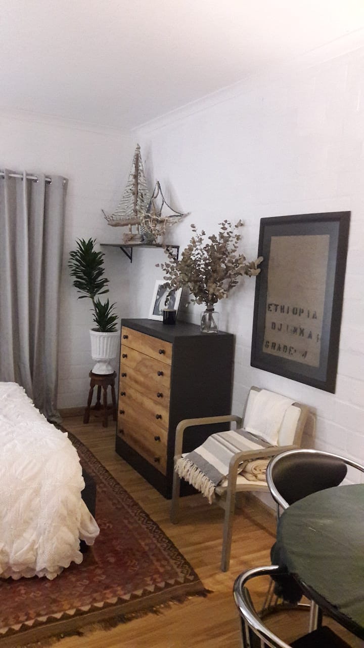 Private Bachelor Flat Minutes From Shops And Beach - Yzerfontein