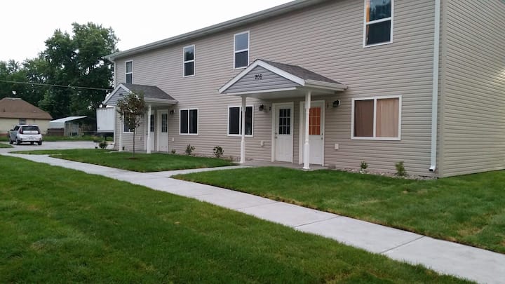 Mins From Downtown & Fairgrounds Town Home - Grand Island, NE