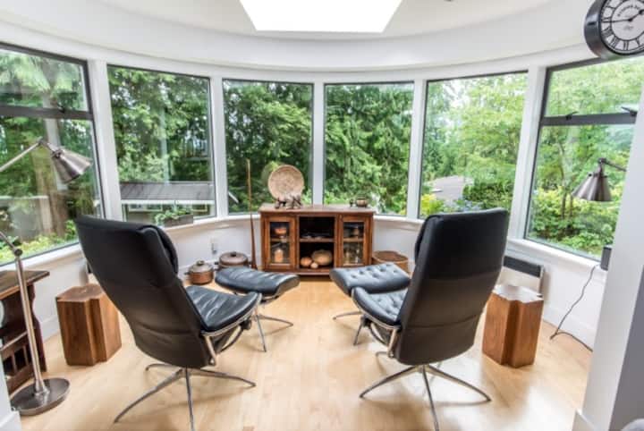 Serene Mountain Sanctuary - North Vancouver