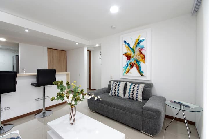 Live In Comfort In This Exclusive Penthouse/3 Br. - Yumbo