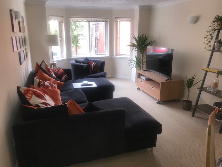 2-bedroom Central Location With Parking - Edinburgh