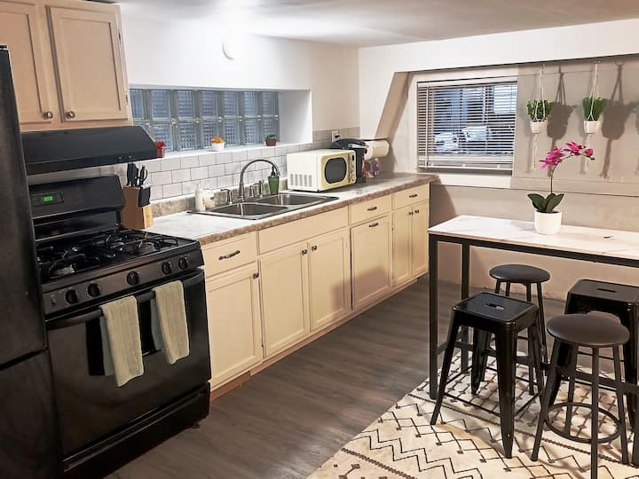 1 Bed Apartment + Futon Room Bridgeport - Wrightwood - Chicago