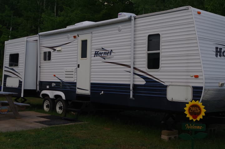 Beautiful 32 Foot Hornet Travel Trailer(rv) - Cape Breton Island