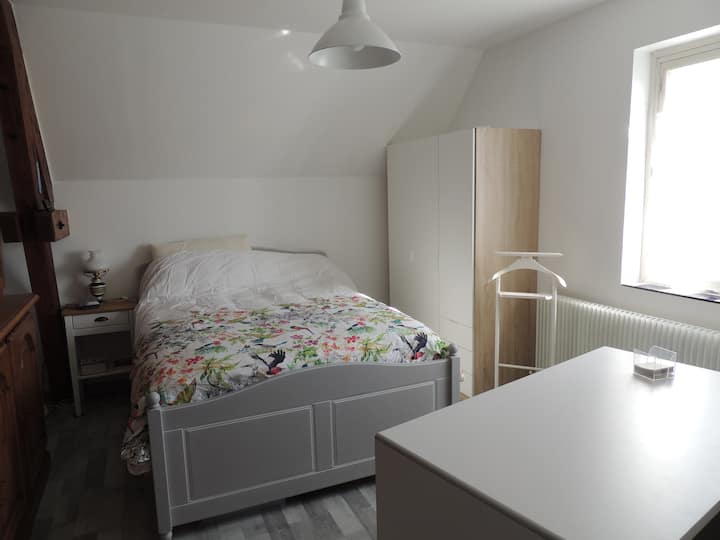 Jolie Maison Au Calme Sur Terrain Arboré Et Clos. - Chalon-sur-Saône