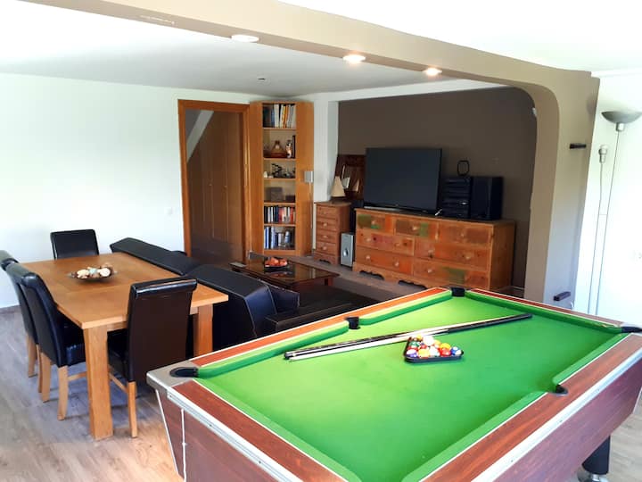 Coqueto Piso Con Billar Y Piscina Comunitaria Wifi - ベナルマデナ