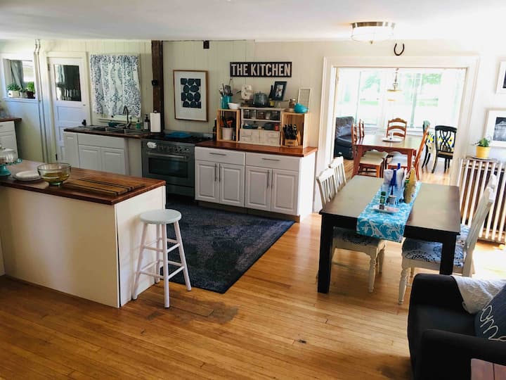 Congress Blue- 4 Br Historic Track & Spac Rental - Saratoga Springs, NY