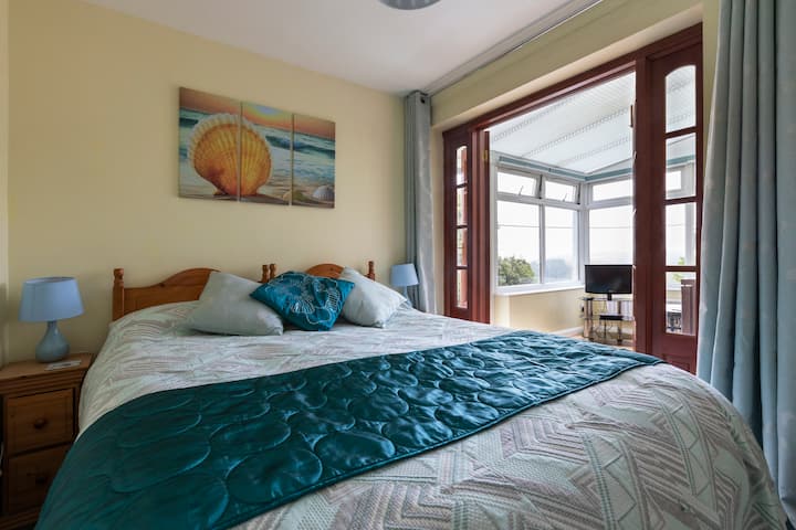 Salcombe, Cosy Double Room With Private Bathroom - Salcombe