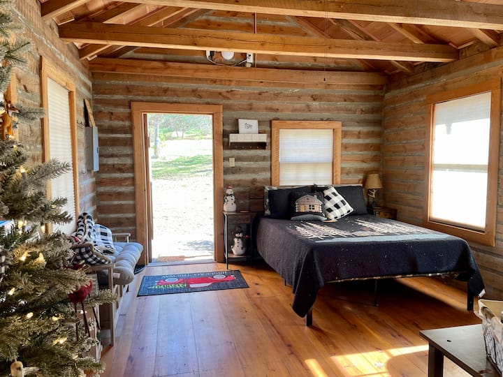 Little Dreamer Log Cabin - Dripping Springs, OK
