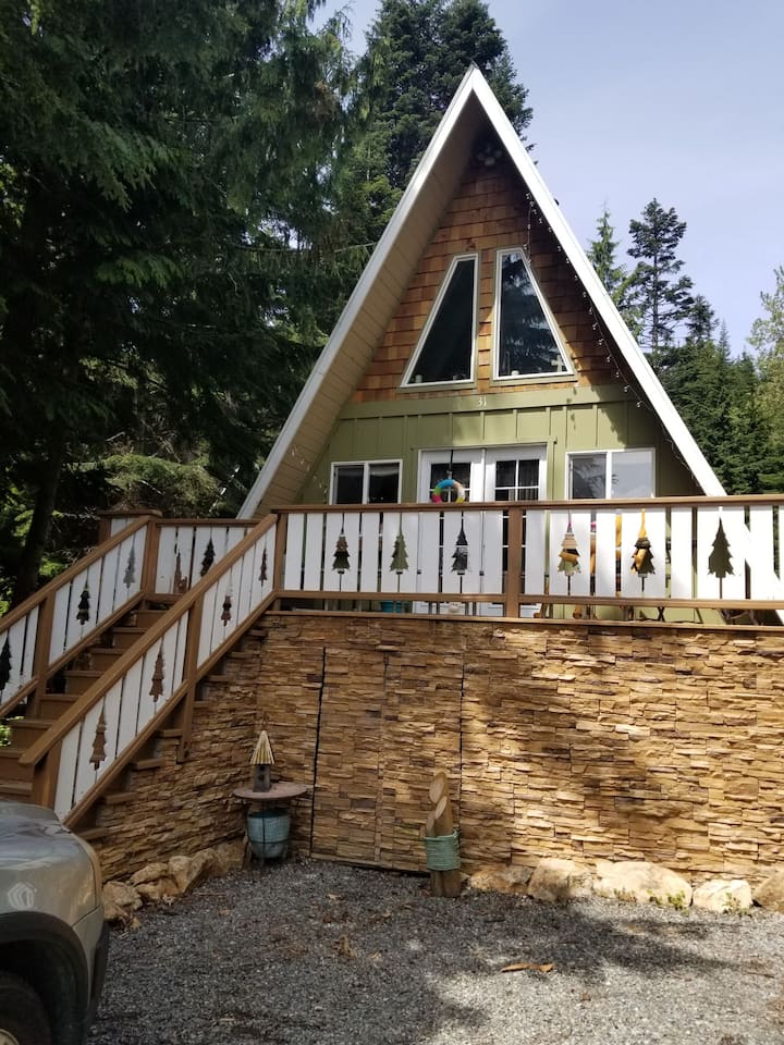 Creature Comfort Cabin - Snoqualmie Pass, WA