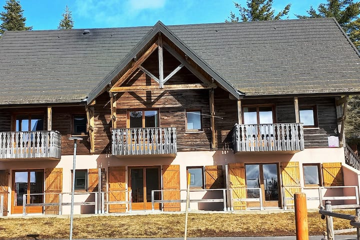 Appart T3 - 4/6 Personnes De 36 M² En Résidence 3* - Besse-et-Saint-Anastaise