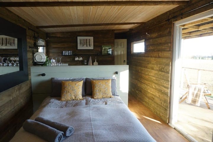 Top 12 Airbnbs With Hot Tub In England | Trip101