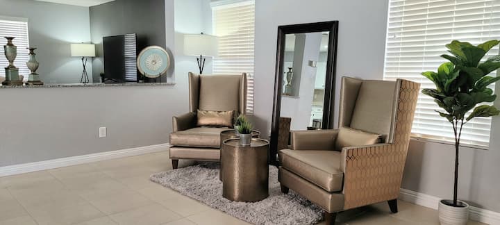 Entire House - 1800sf, 3 Bedrooms And 2.5 Bath. - Las Vegas, NV